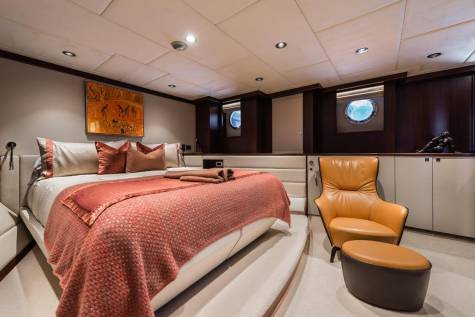 Flying Manta Yacht | NQEA Yacht Flying Manta | Y.CO